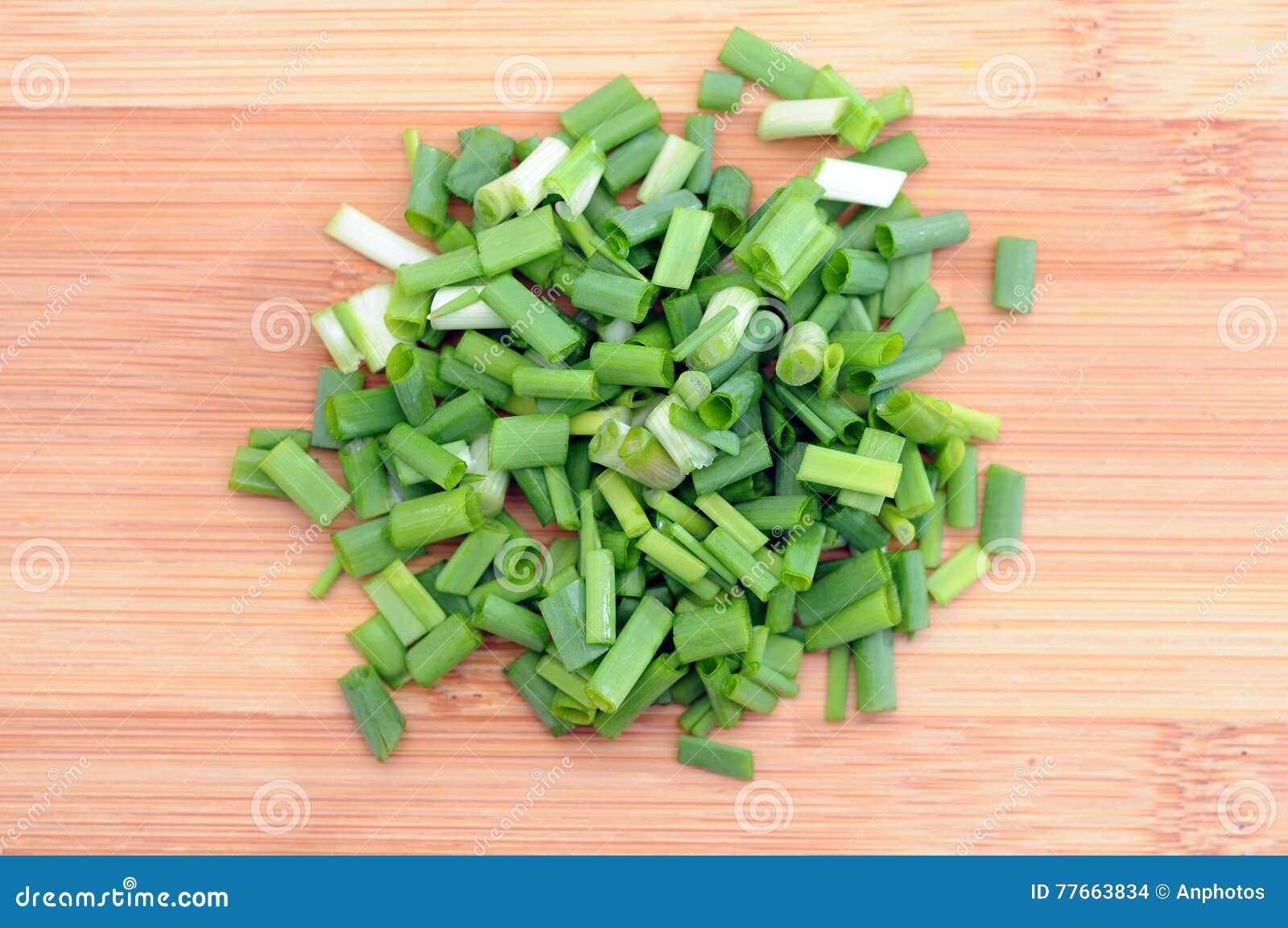 Cebola verde foto de stock. Imagem de cebola, corte, folha - 77663834