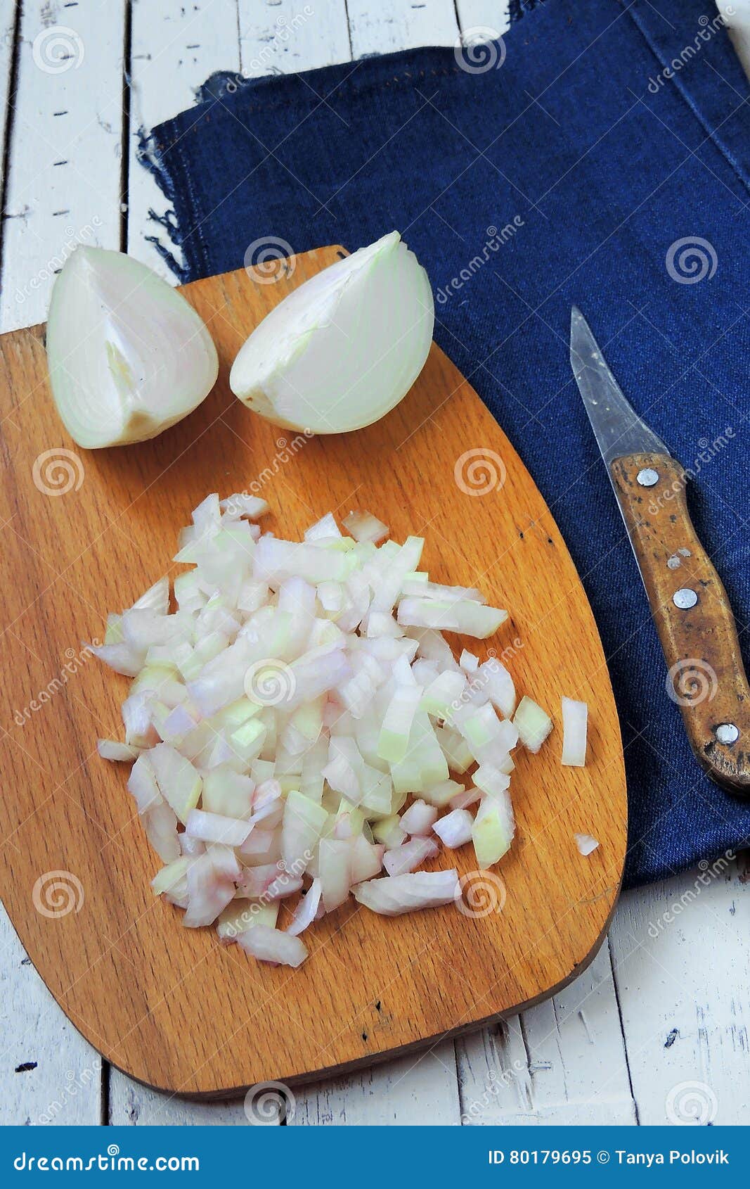 Cebolla Cortada En Cuadritos Imagen de archivo - Imagen de cuchillo ...