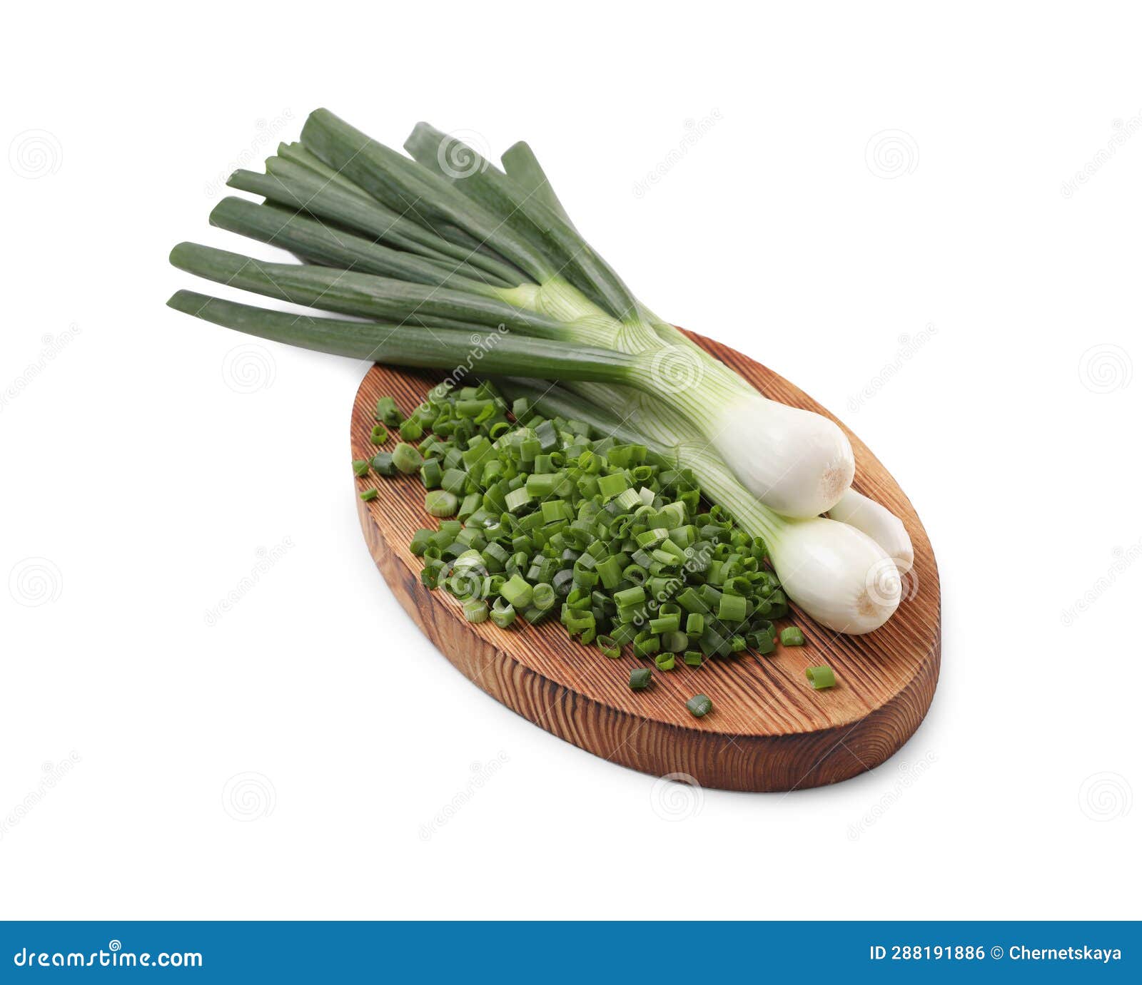 Cebolla Entera Y Verdosa Picada Aislada En Blanco Foto de archivo ...
