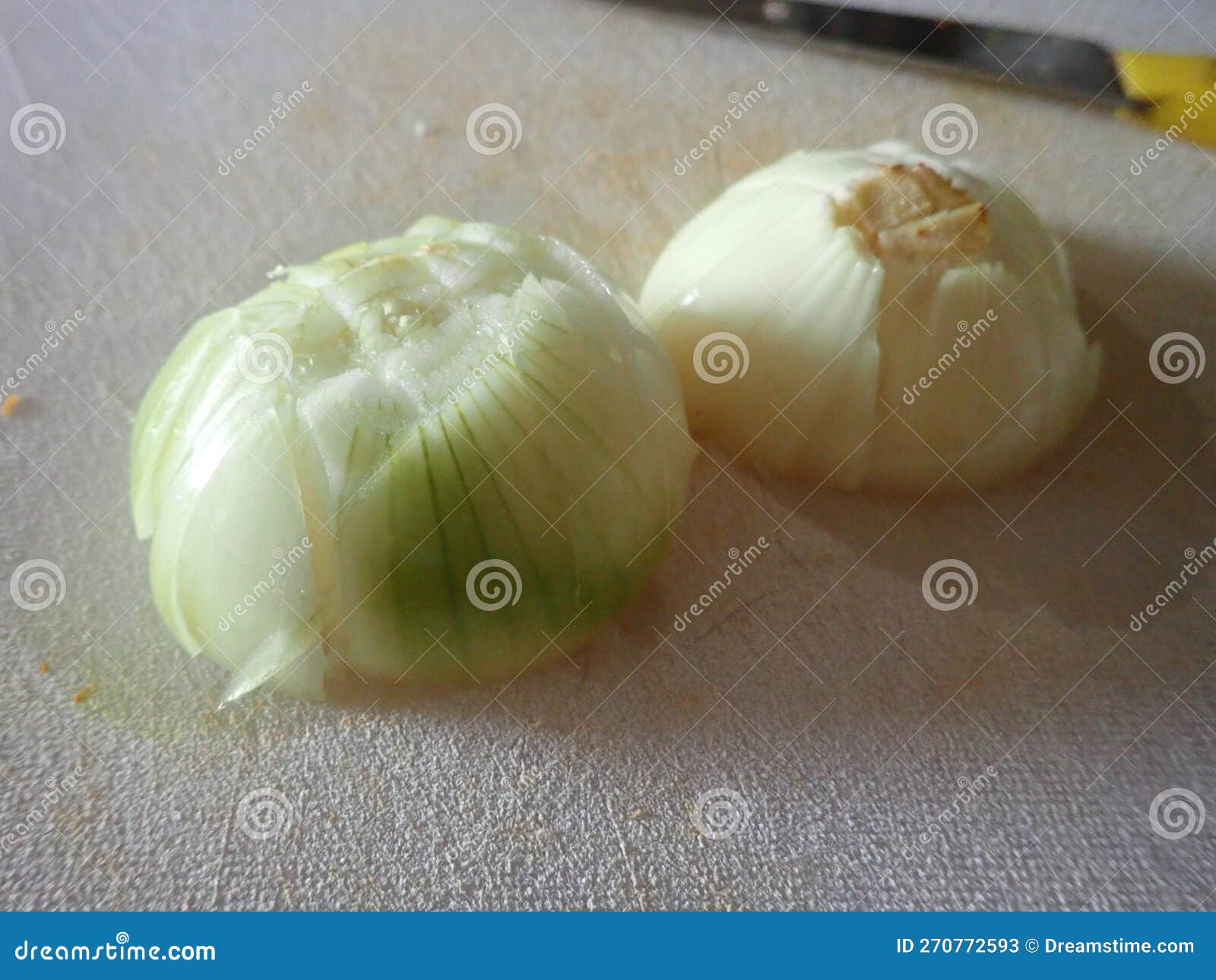 Cebolla Picada En Una Tabla De Corte Imagen de archivo - Imagen de ...