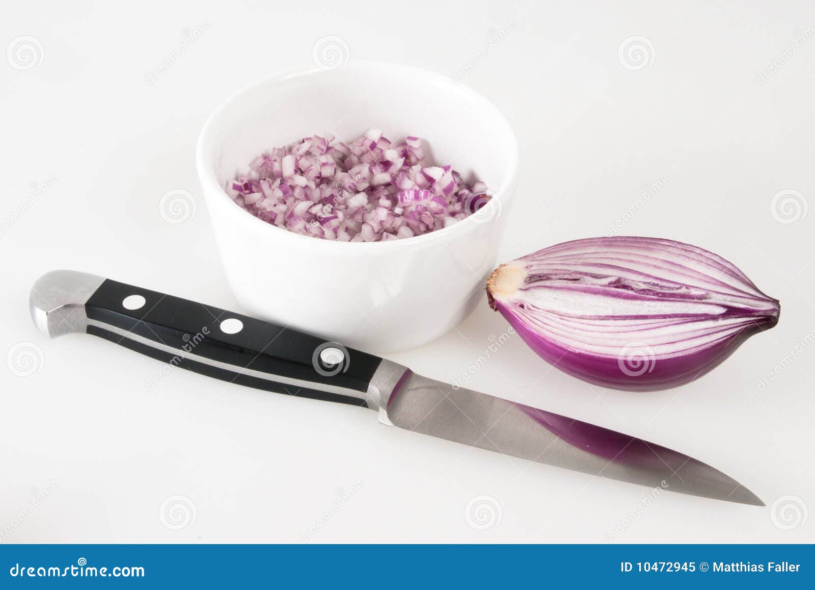 Cebolla Roja Cortada En Cuadritos Imagen de archivo - Imagen de capullo ...