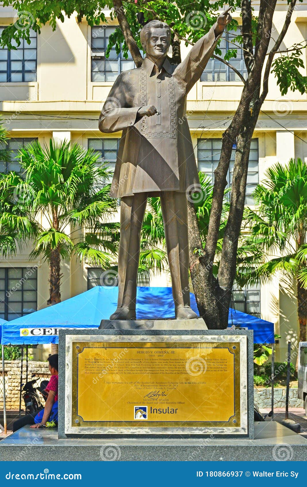 Sergio Osmena Statue in Cebu, Philippines Editorial Photography - Image ...