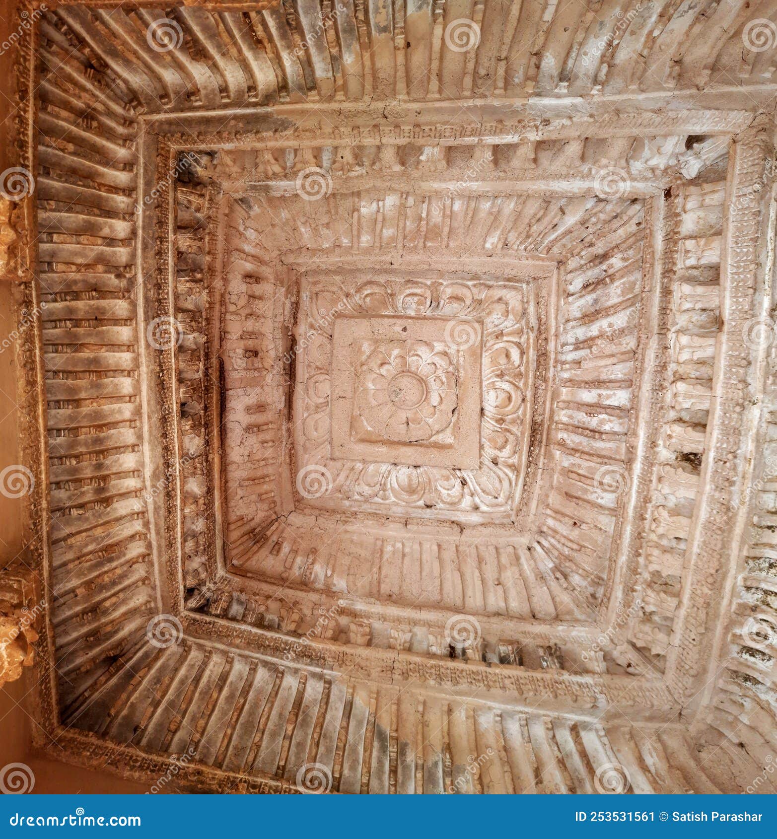 Ceiling With Islamic Patterns, Qatar Museum Editorial Photo ...