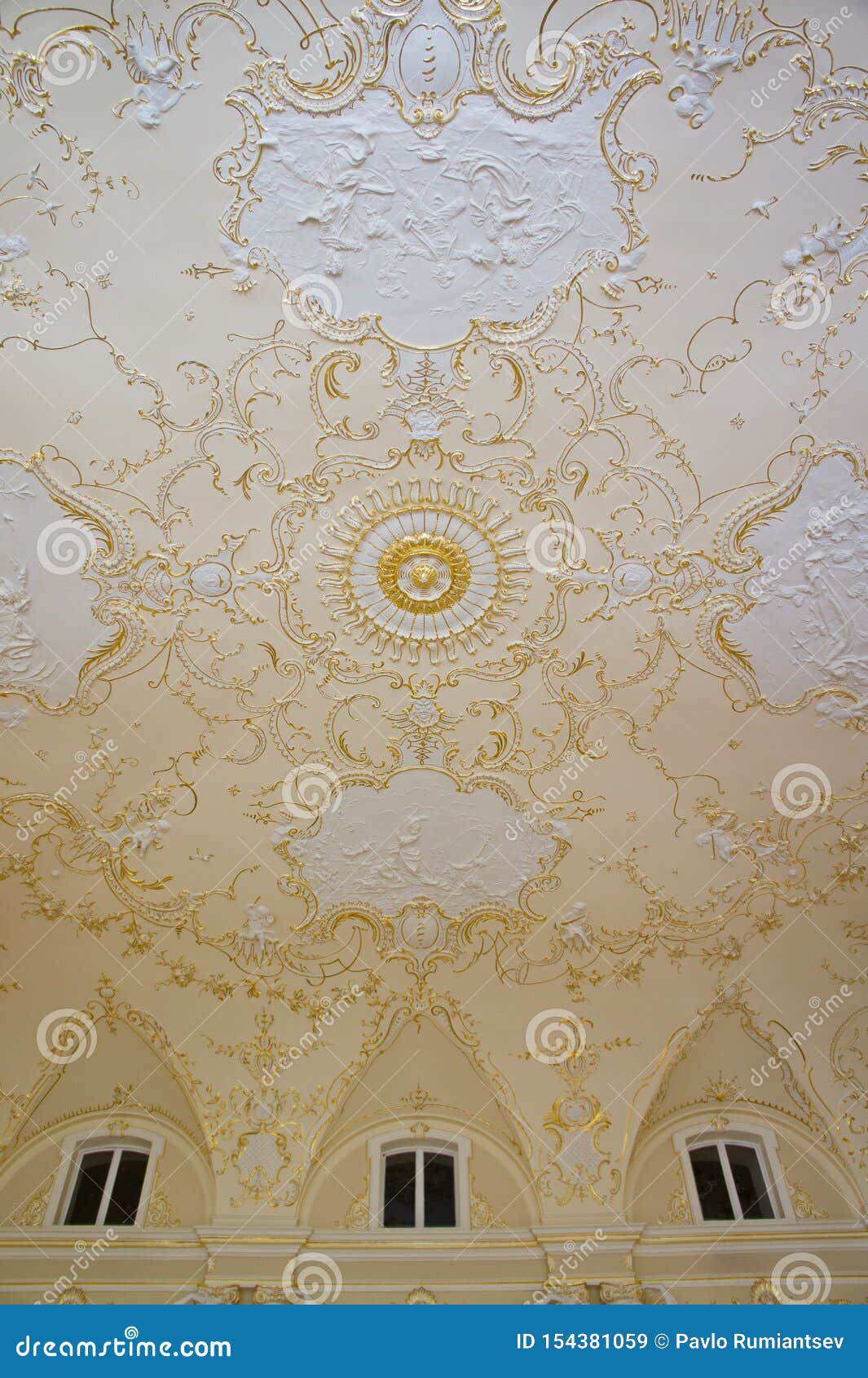 Ceiling With Patterns And Long Corridors Of The 16th Century Archivo ...
