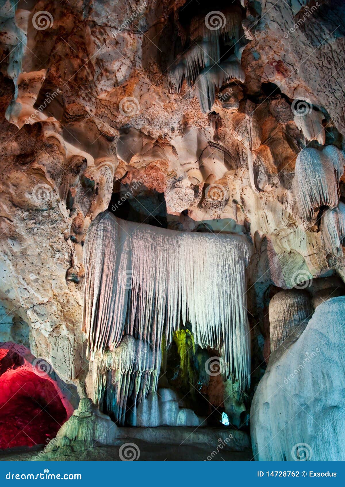 Ceiling & Stalactite Wall Stock Photo - Image of cavern, natural: 14728762