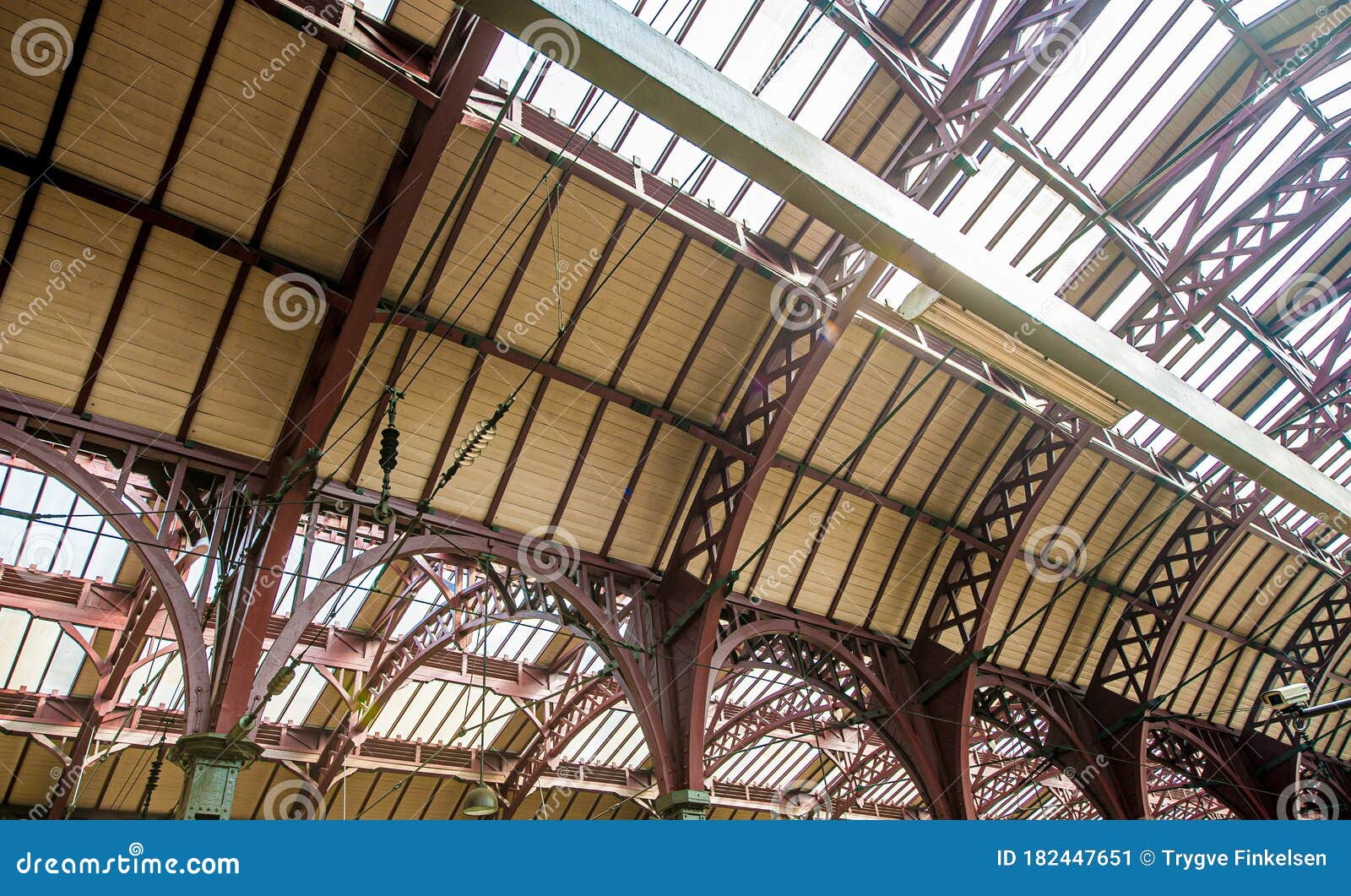 Ceiling of a train station stock image. Image of metro - 182447651