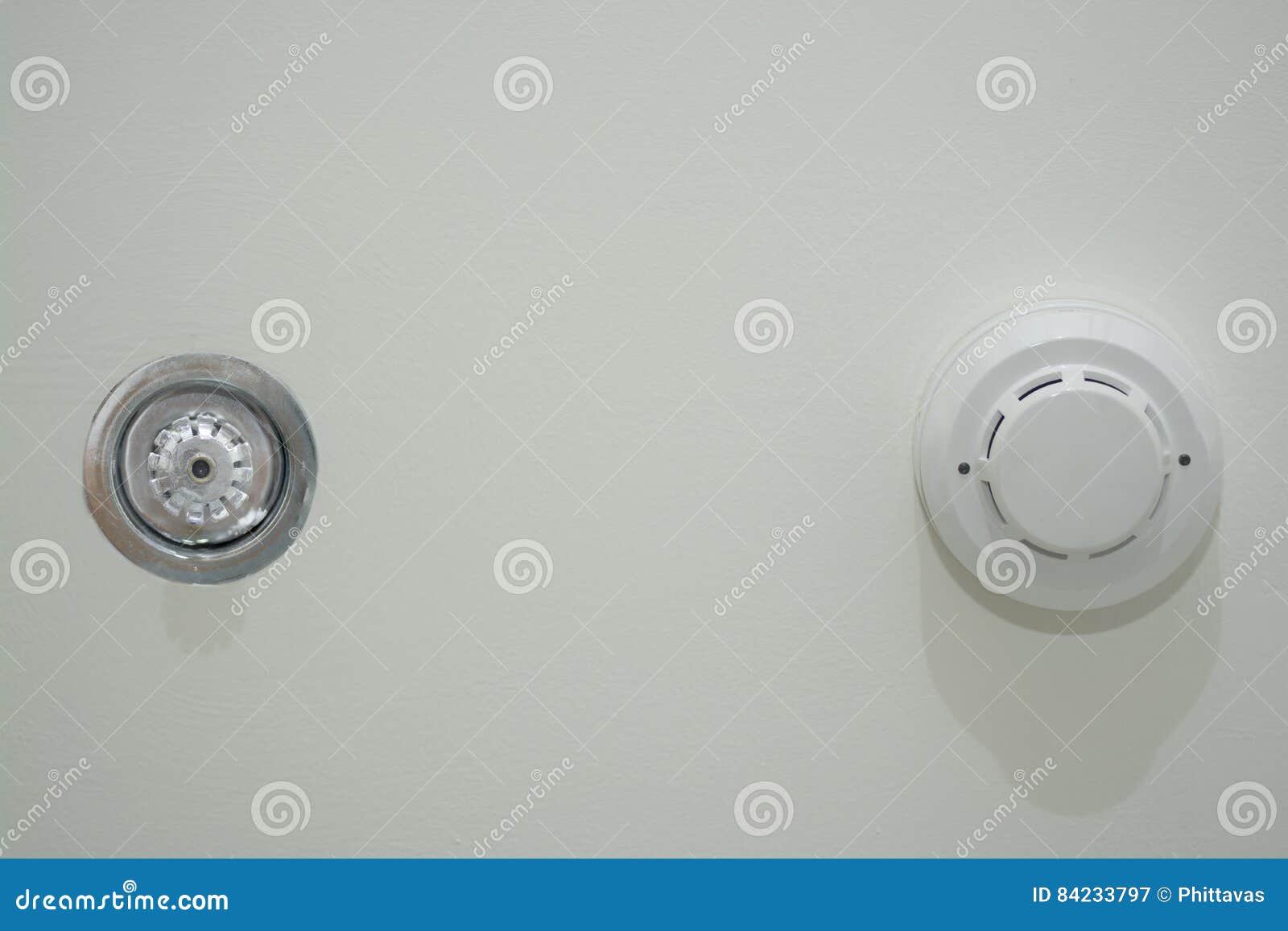 Ceiling White Fire Detector Used To Activate Warning Systems in ...