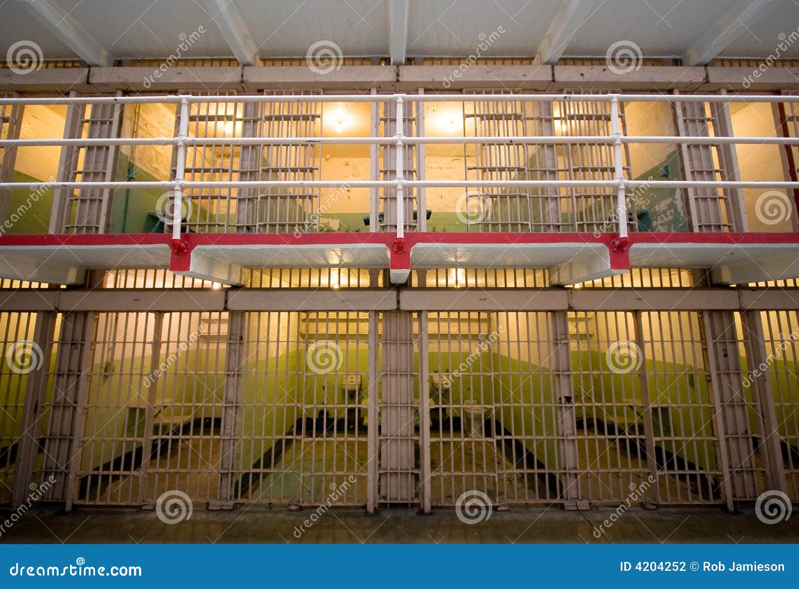 Celdas De Prisión En Alcatraz Foto de archivo - Imagen de barras, orden ...