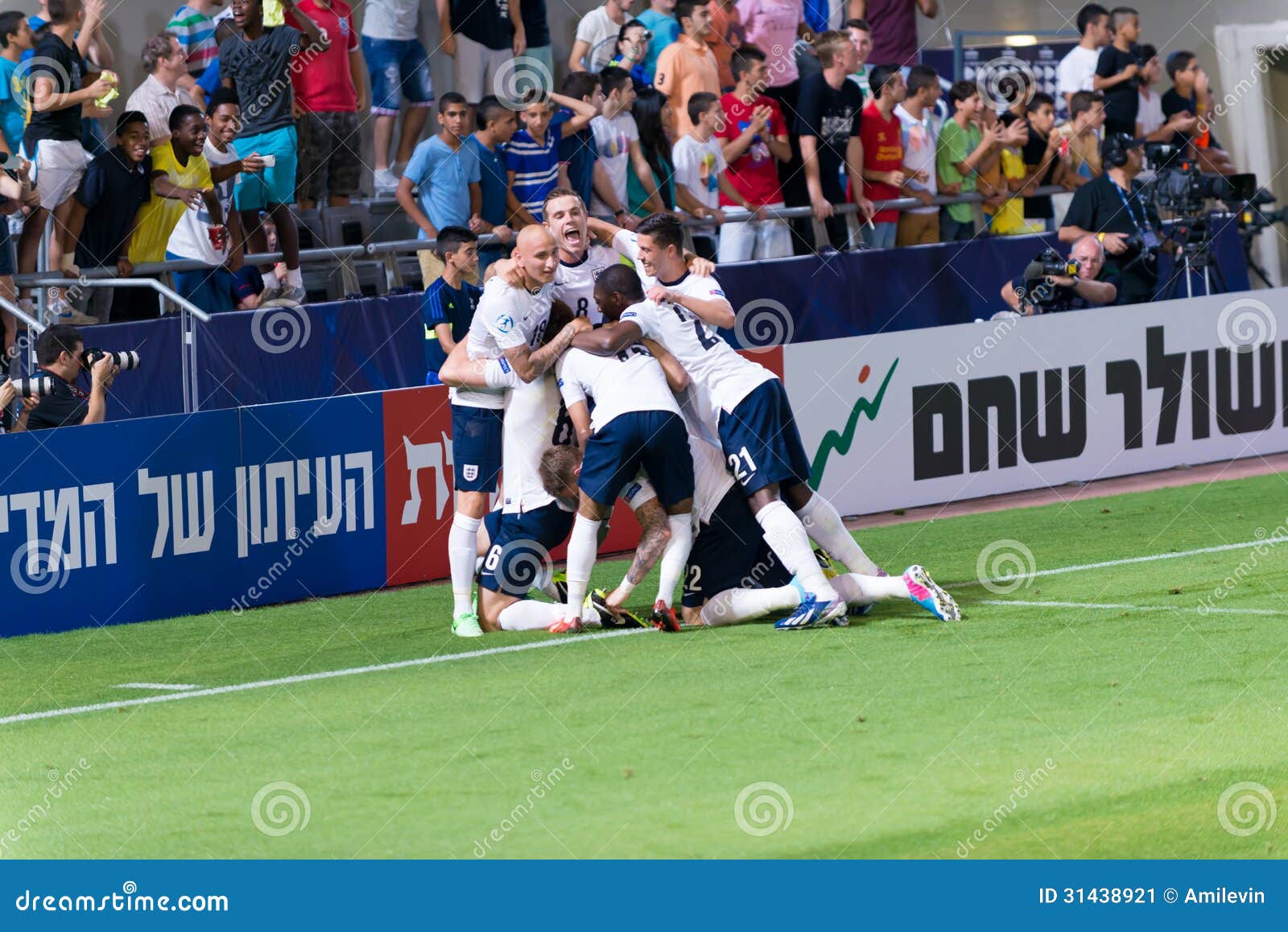 Celebrating a goal editorial photo. Image of players - 31438921