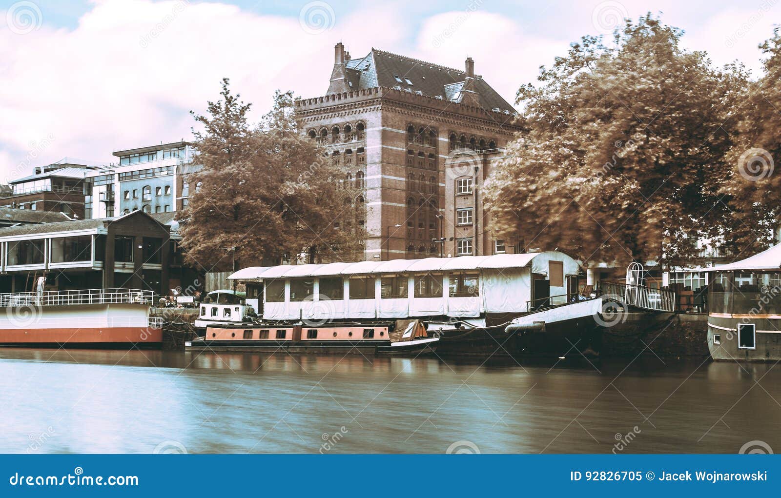 Celeiro em Bristol imagem de stock. Imagem de arcaico - 92826705