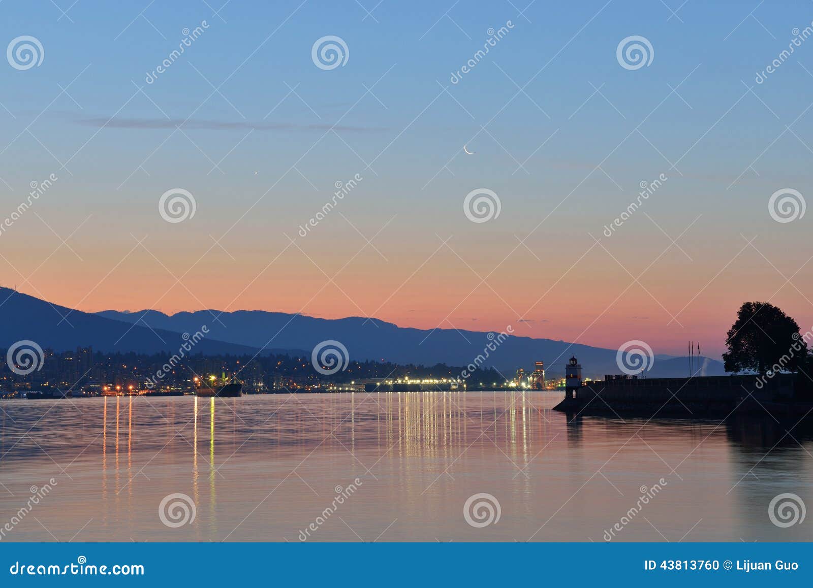 Celestial Triangle - Venus, Jupiter & Moon Conjunction Stock Photo ...