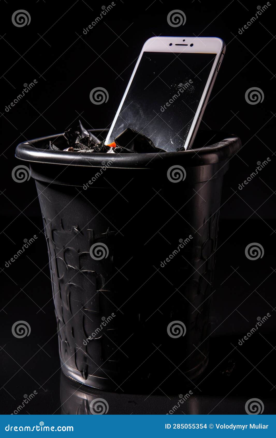 Phone Falls Icon On White Background. Broken Screen Sign. Phone Is ...