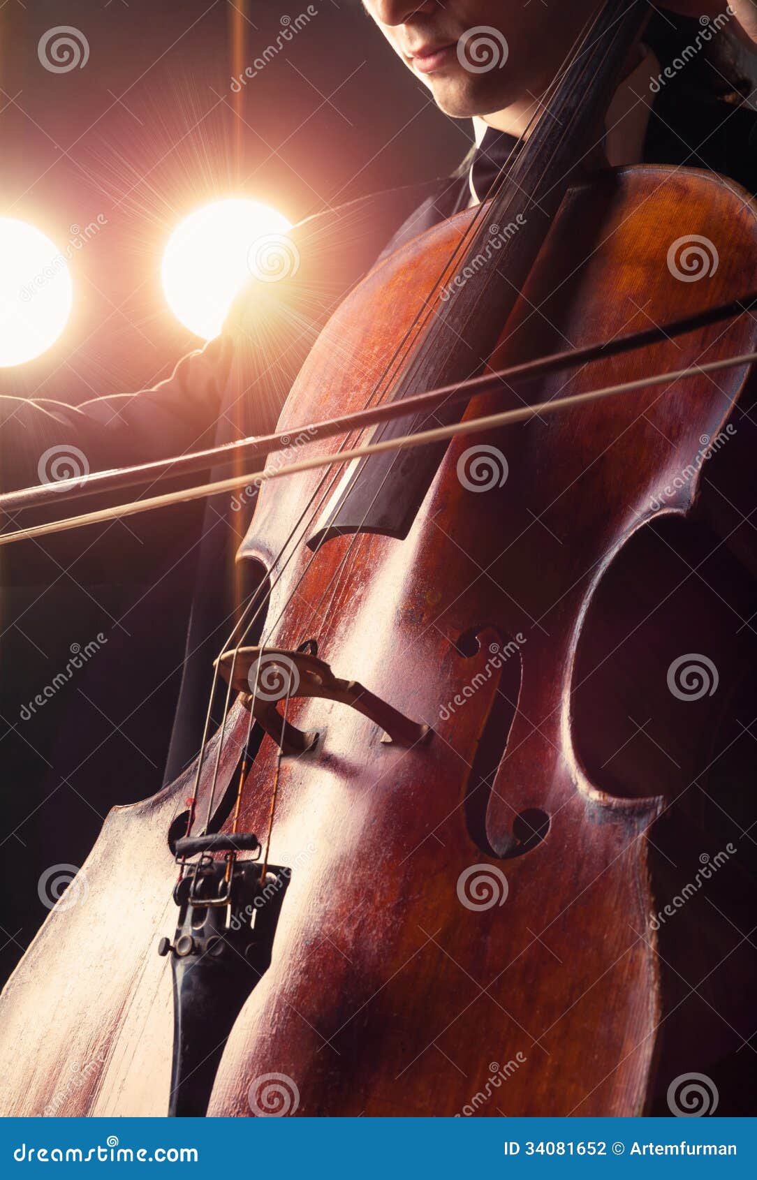 Cellist arkivfoto. Bild av bandet, musik, kaukasisk, musikal - 34081652