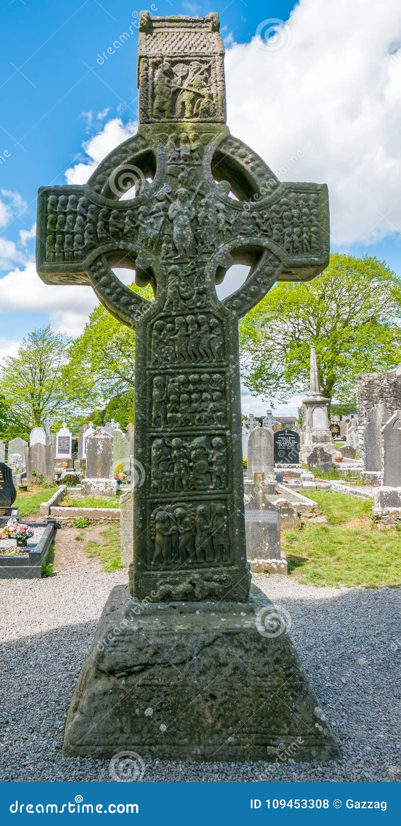 Celtic Cross in Grave Yard, Ireland. Editorial Stock Photo - Image of ...
