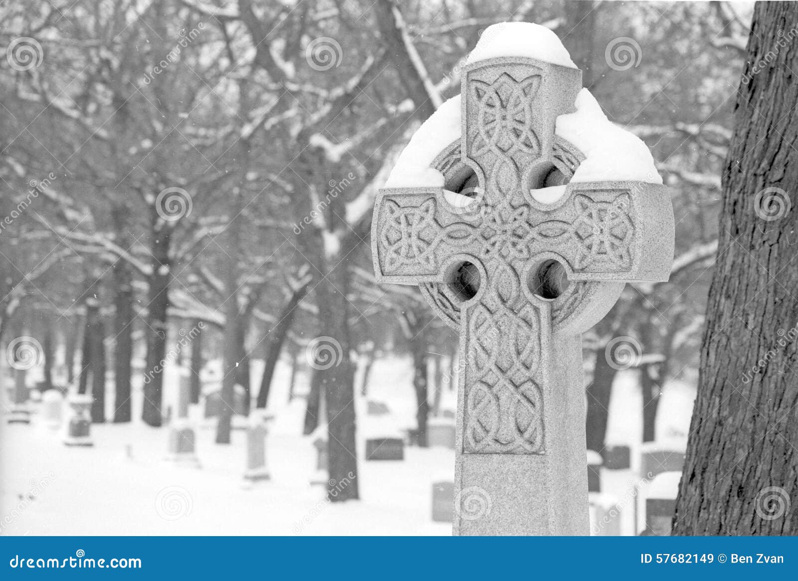 Celtic Cross Monument in Winter Stock Image - Image of winter, cemetery ...