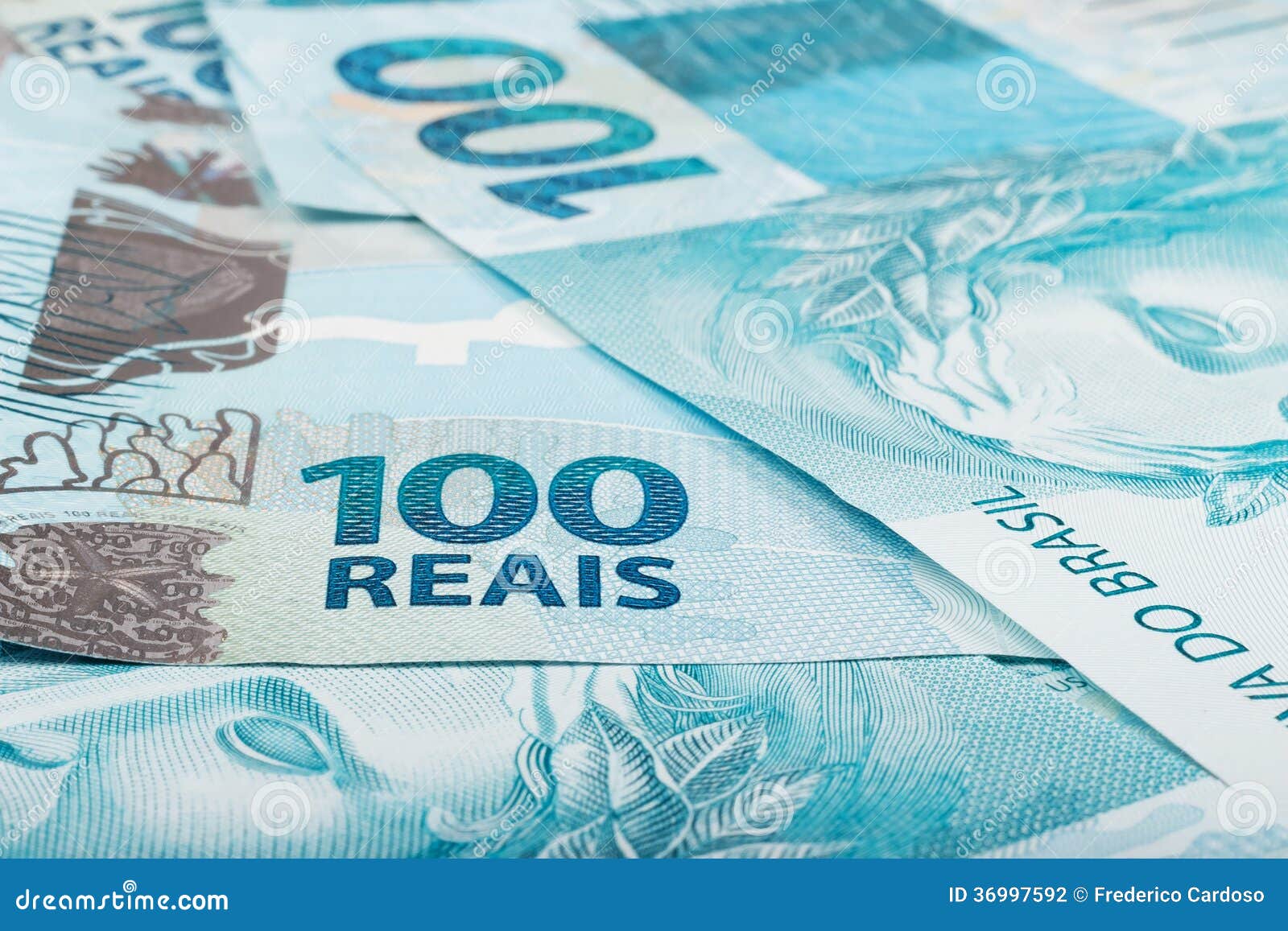 Cem reais foto de stock. Imagem de luxo, compra, papel - 36997592