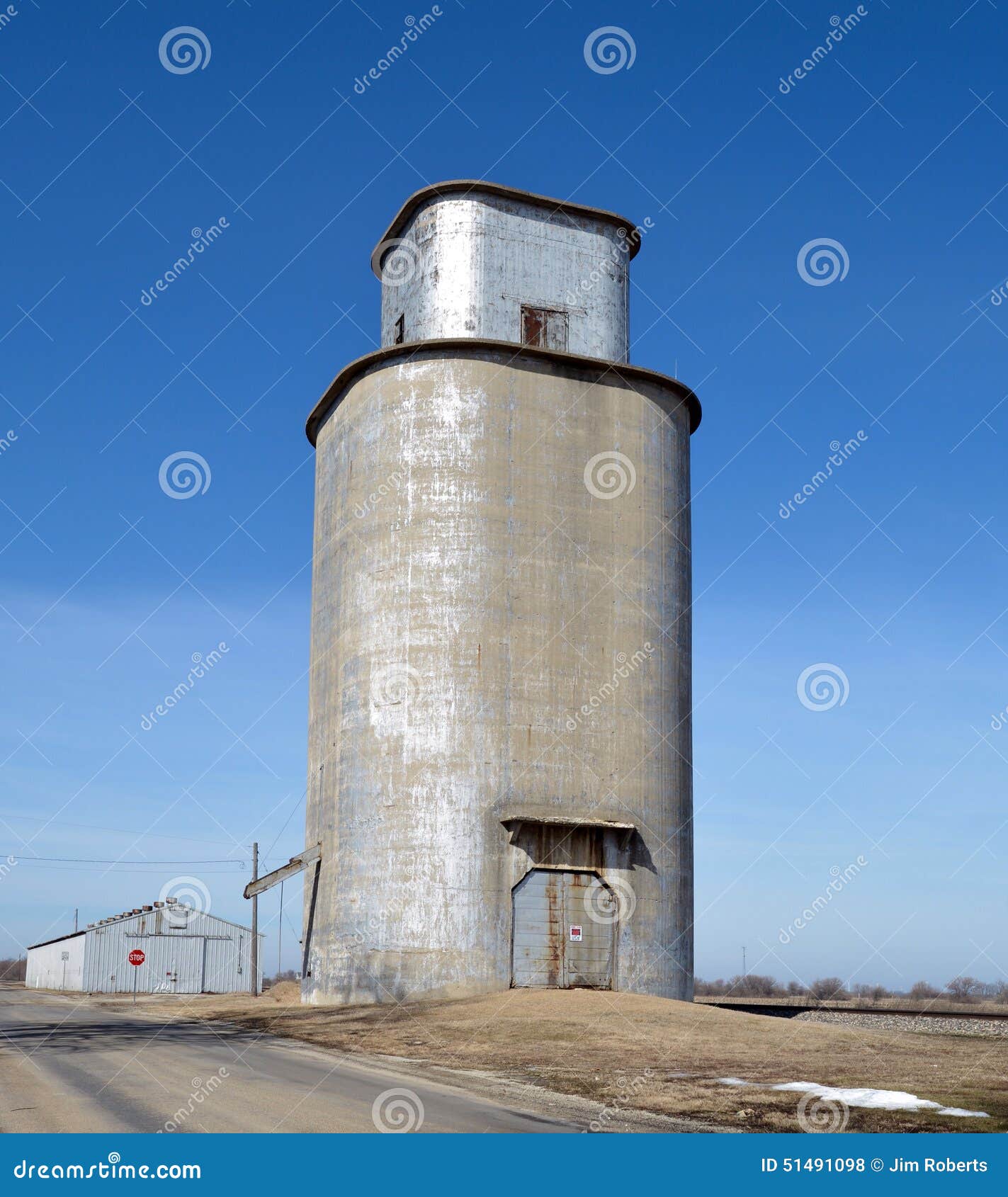 Cement Elevator For Storage Of Cement And Production Of Mixtures And ...