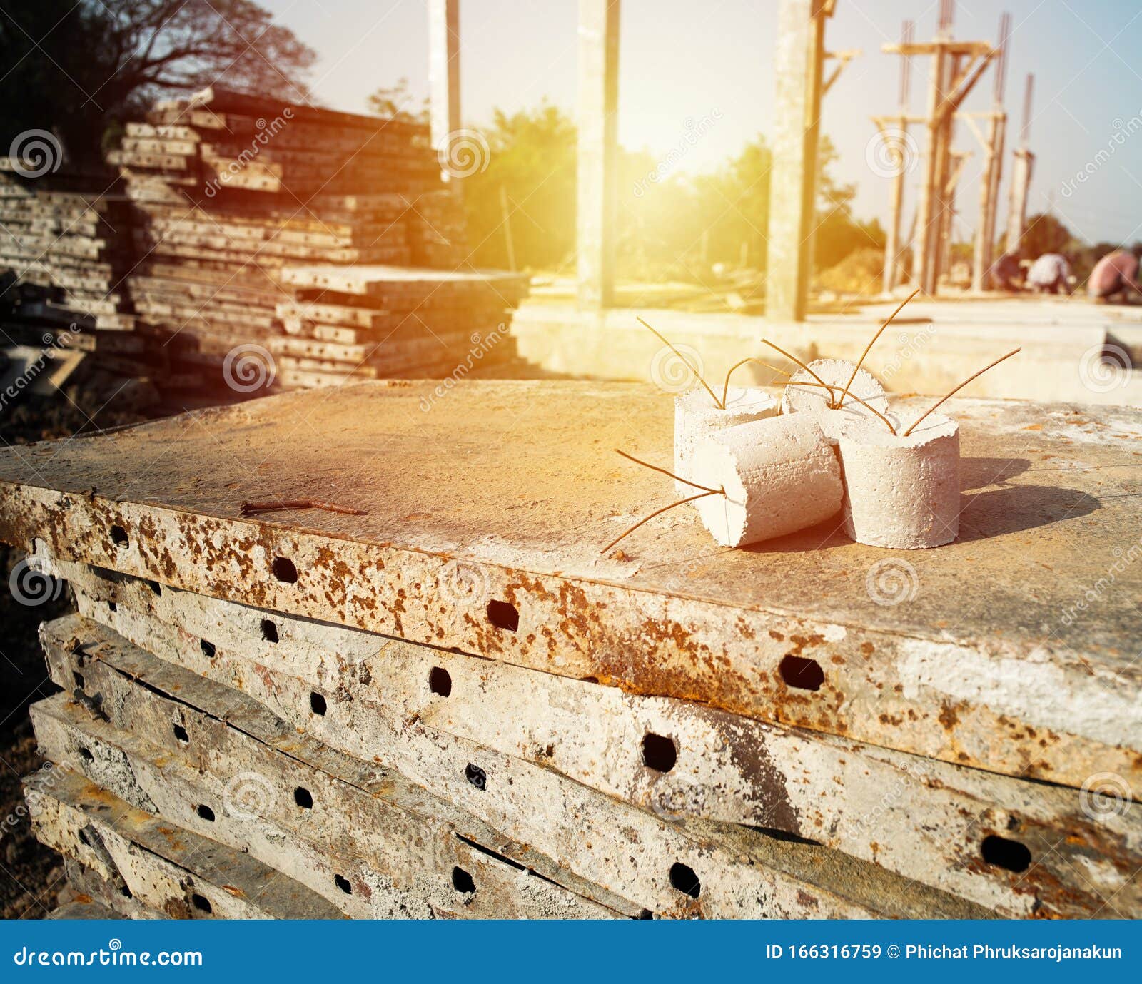 Cement Lumps with Wire for Providing the Space between Wire Mesh and ...