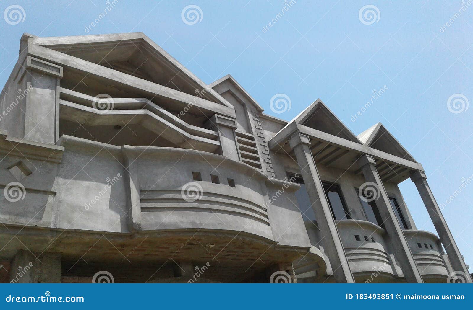 A Cemented House with Pillars Stock Image - Image of handcraft, siding ...