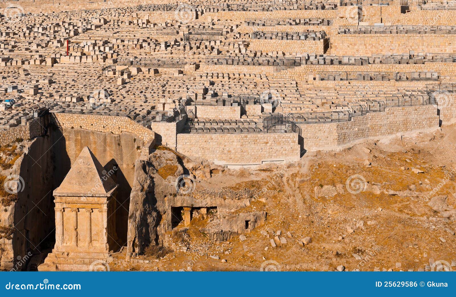 Cementerio judío foto de archivo. Imagen de entierro - 25629586