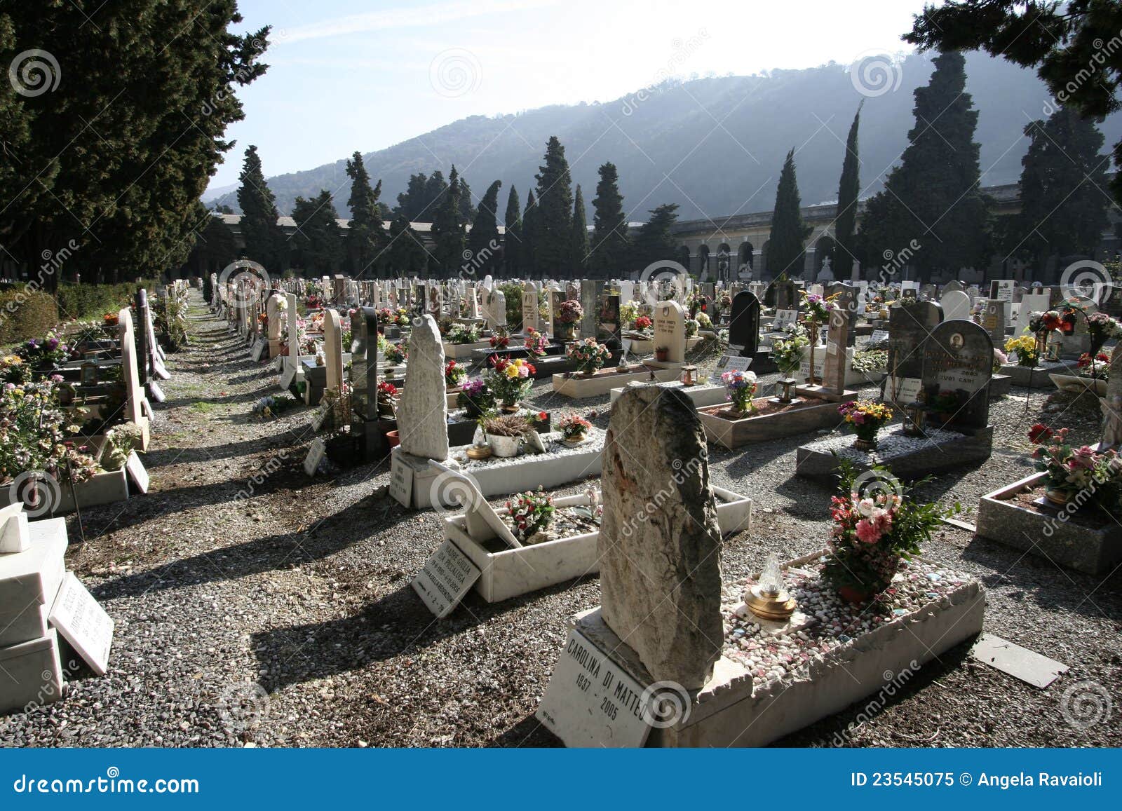 Cemetary editorial image. Image of light, prayer, catholic - 23545075