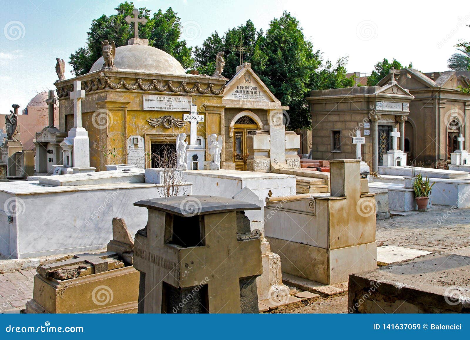 Cemetery Mausoleum editorial stock image. Image of chapel - 141637059