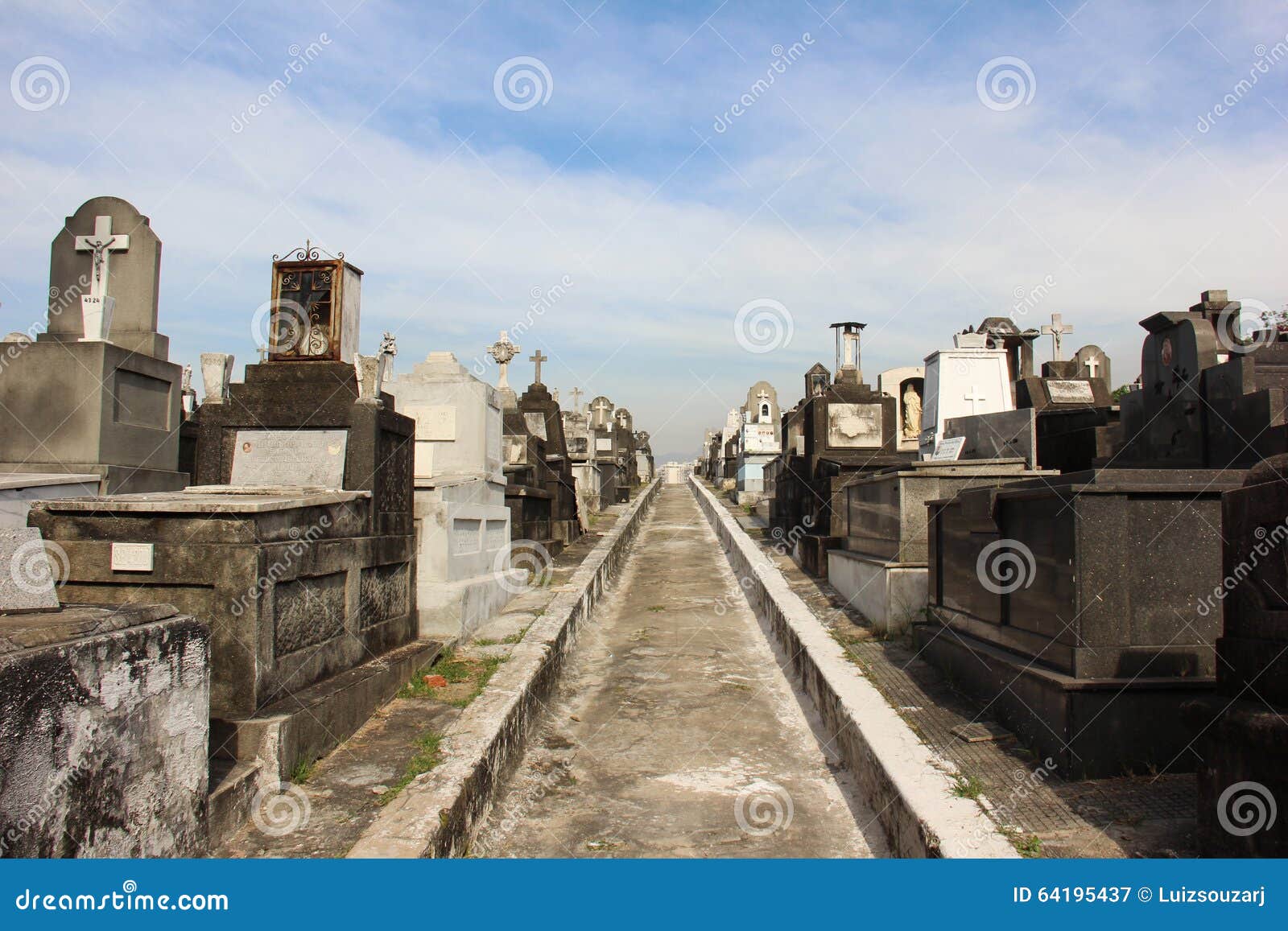 Cemetery in Rio de Janeiro editorial photography. Image of grave - 64195437