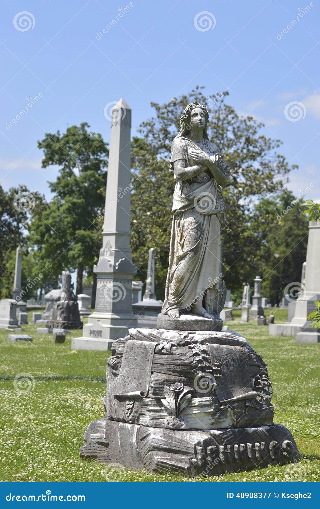 Cemetery Stature stock image. Image of mourn, haunting - 40908377