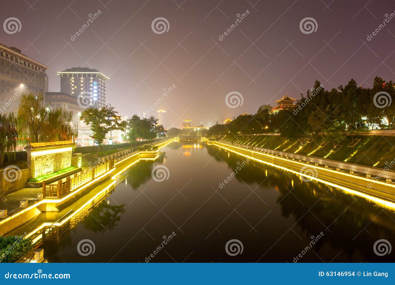 Cena Da Noite Da Parede Da Cidade Em Xian Imagem de Stock Editorial ...