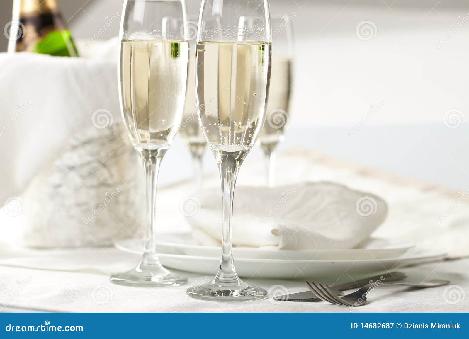 Cena de boda imagen de archivo. Imagen de festivo, descorchar - 14682687