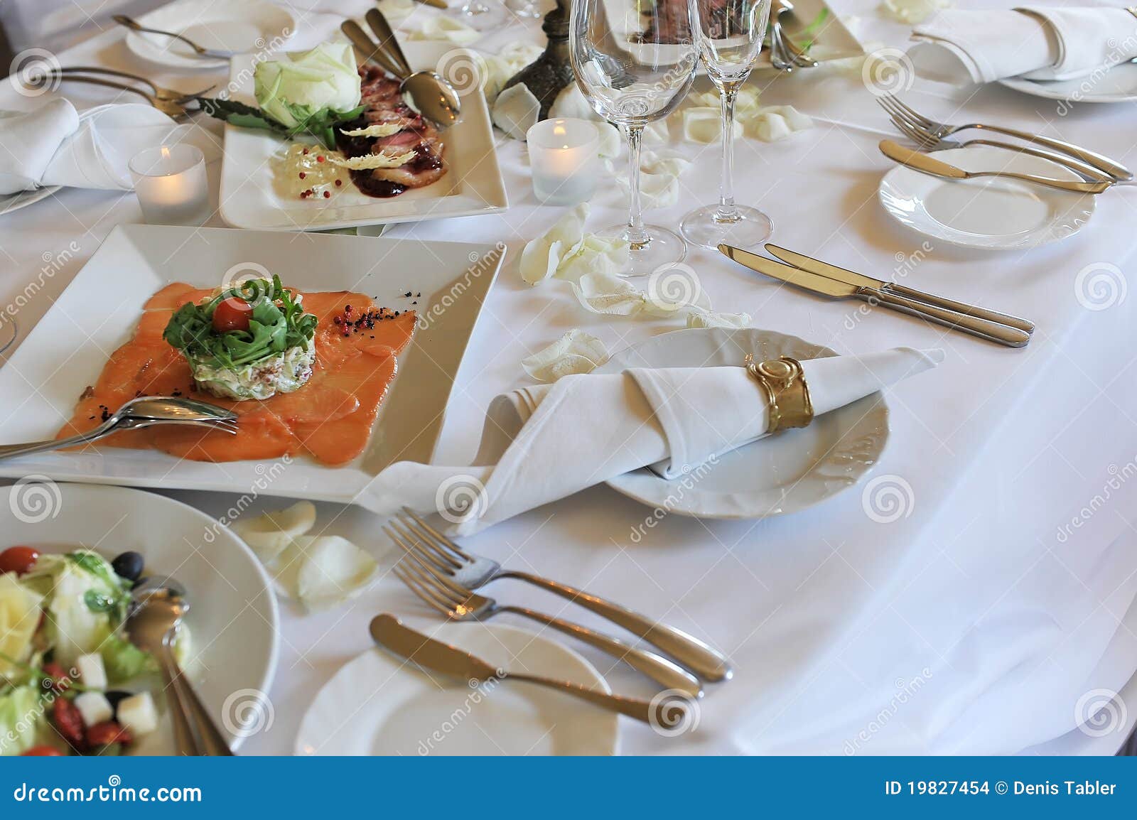 Cena de boda foto de archivo. Imagen de comer, flores - 19827454