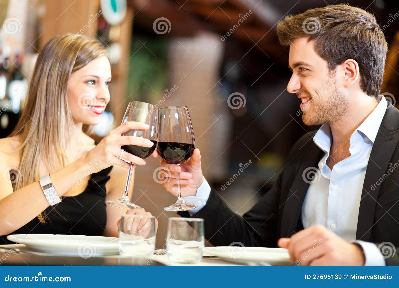 Cena En Un Restaurante De Lujo Imagen de archivo - Imagen de contrato ...