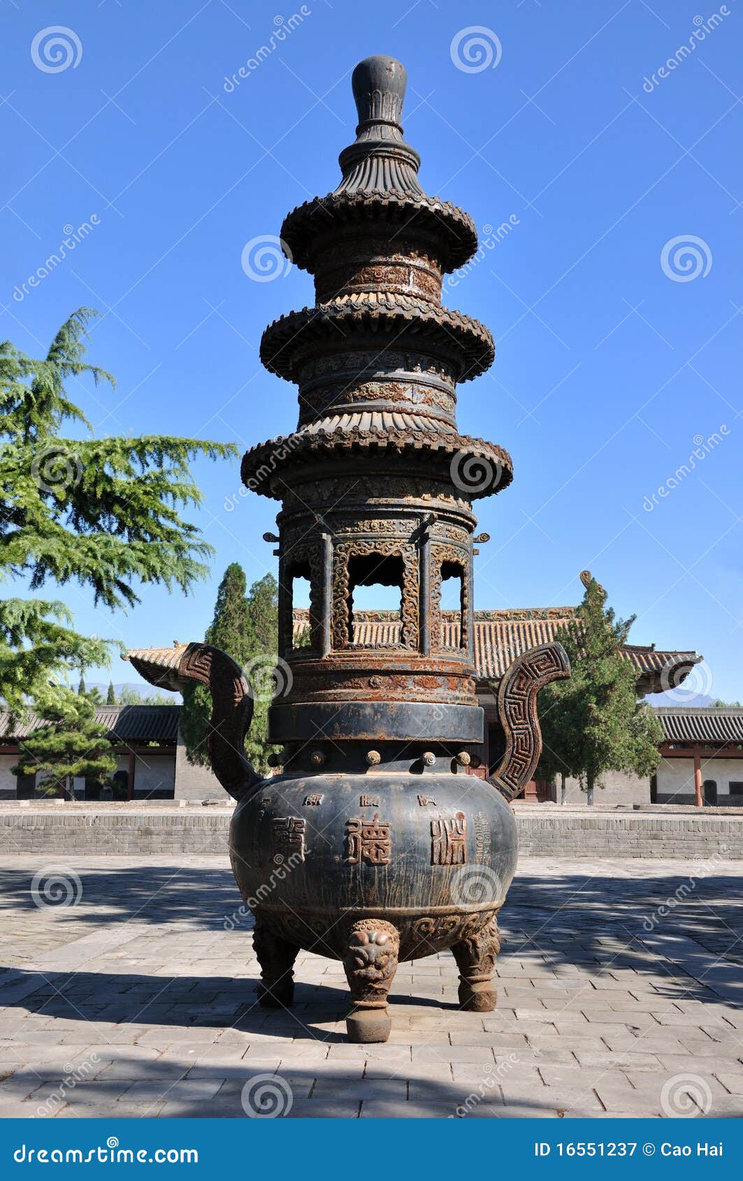 Censer in Chinese Traditional Courtyard Stock Image - Image of court ...