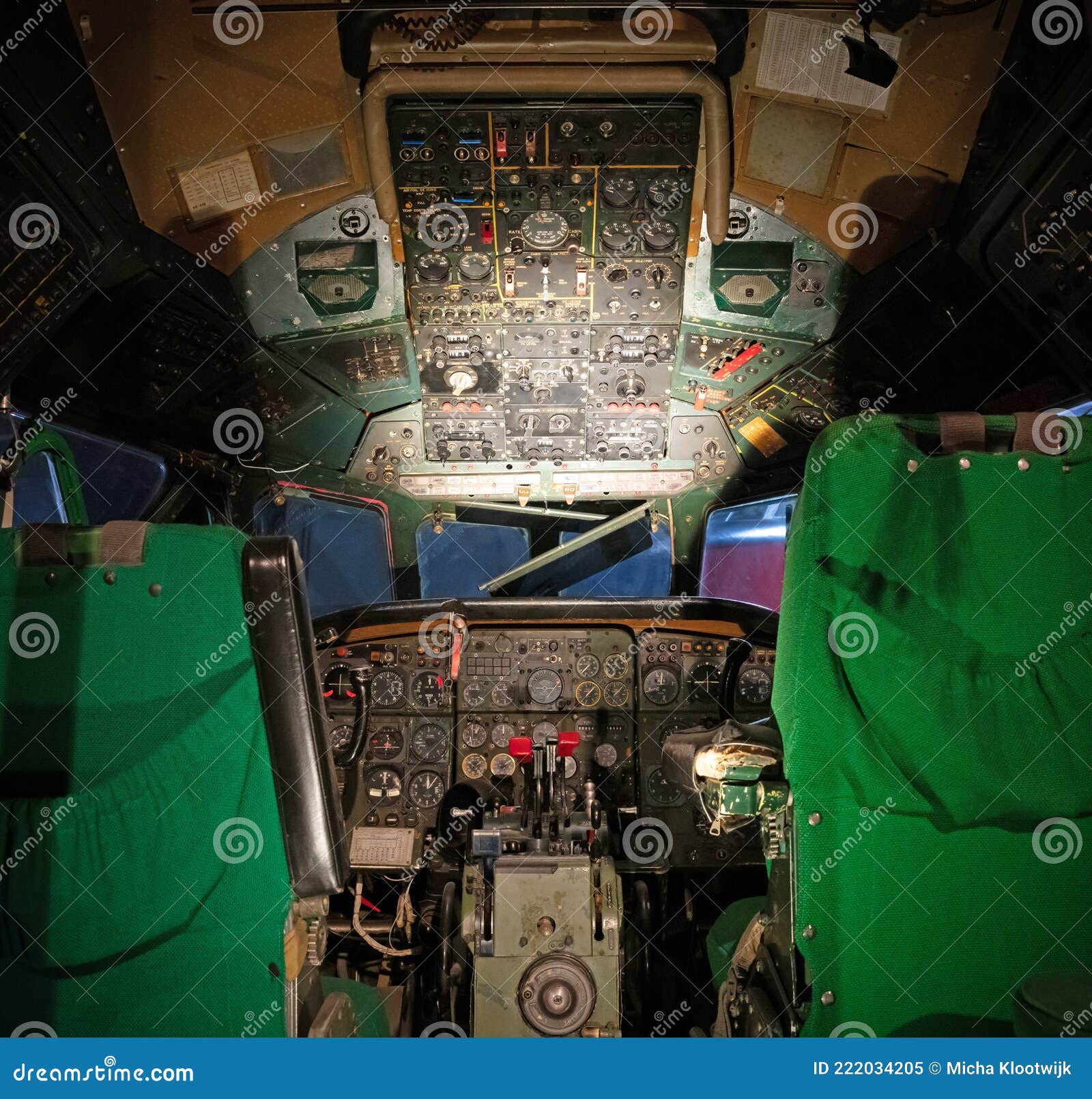 Center Console and Throttles in Airplane Stock Image - Image of ...