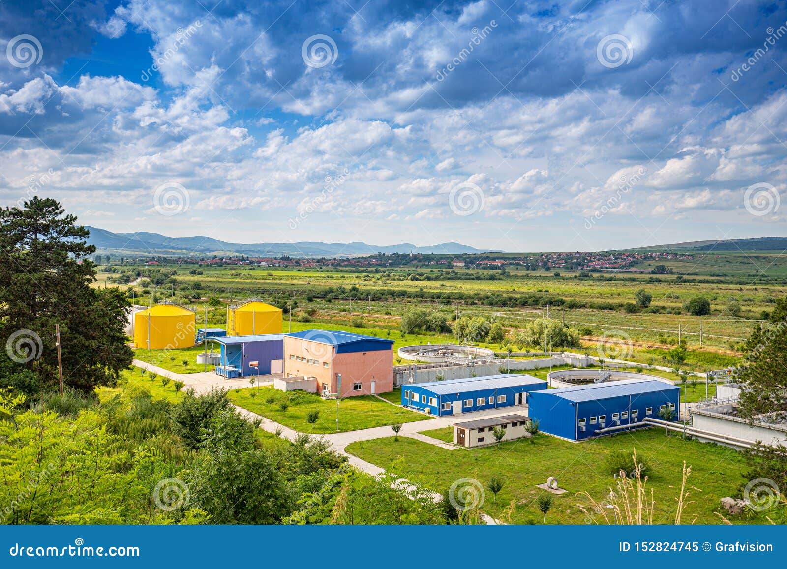 Wastewater clarifier basin stock image. Image of pourification - 152824745