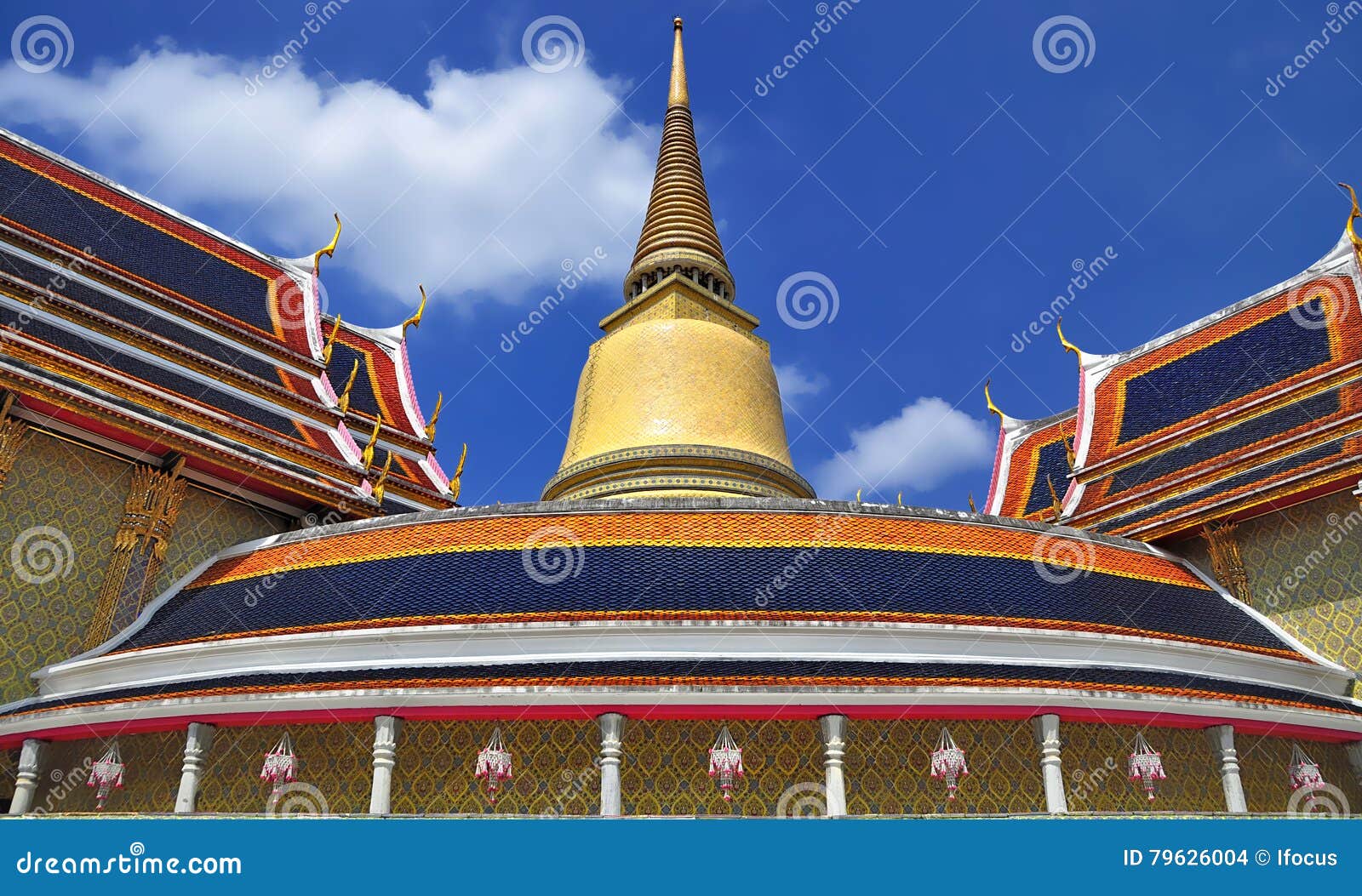 Central Chedi at Wat Ratchabophit Stock Photo - Image of chedi ...