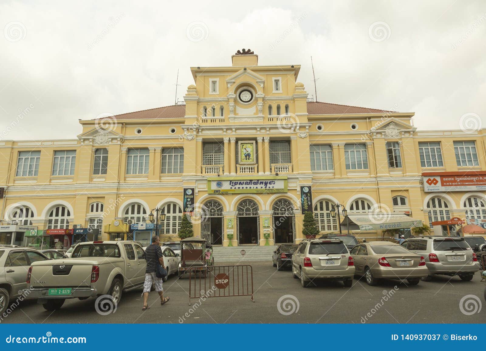 Post office in Phnom Penh editorial photography. Image of landmark ...