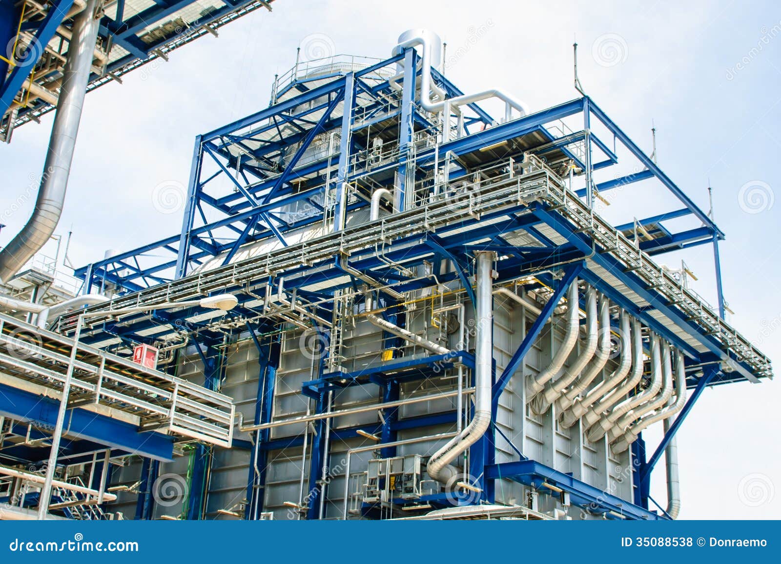 Centrale de gaz naturel photo stock. Image du ciel, mondial - 35088538