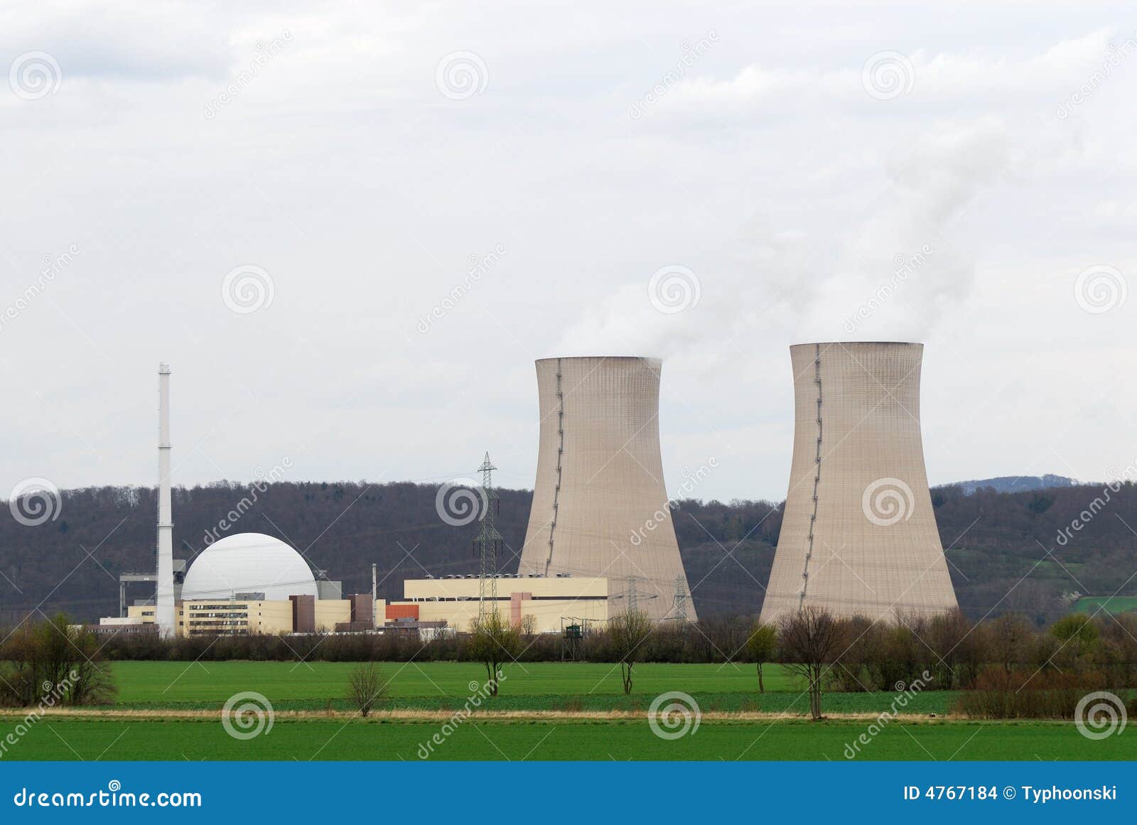 Centrale De Puissance Atomique Photo stock - Image du chauffer, énergie ...