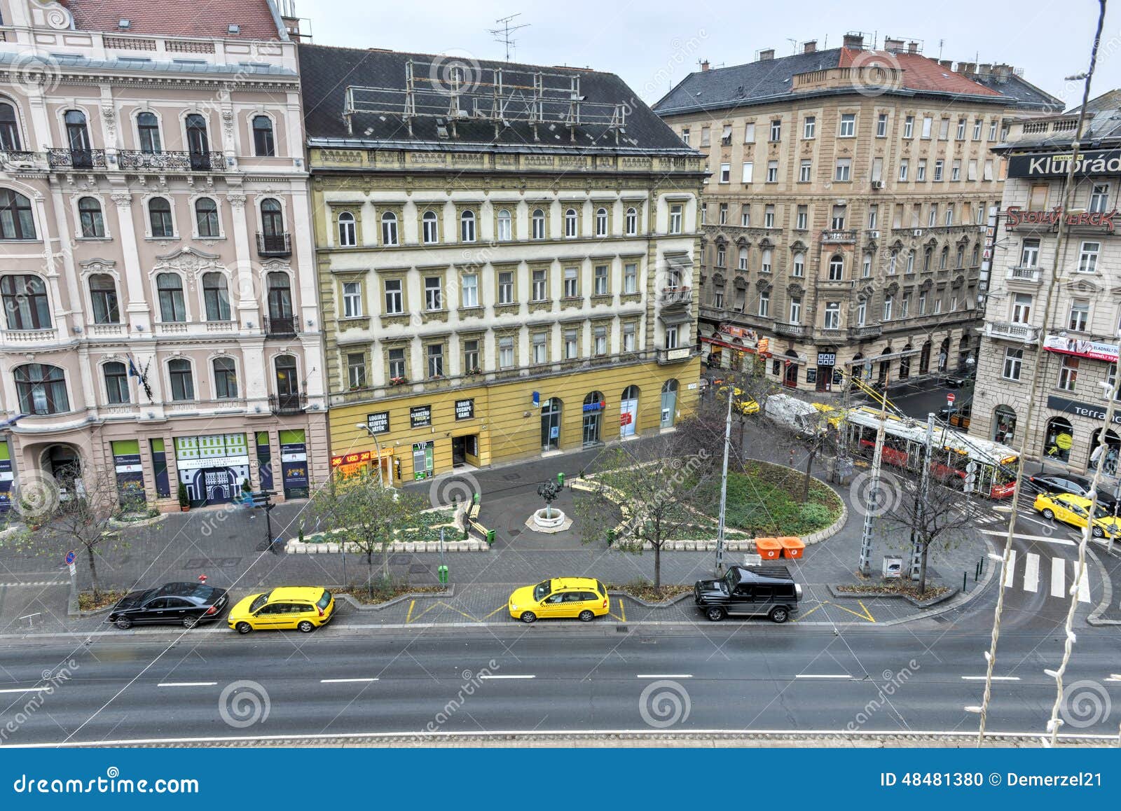 Centrale De Straatmening Van Boedapest Redactionele Afbeelding - Image ...