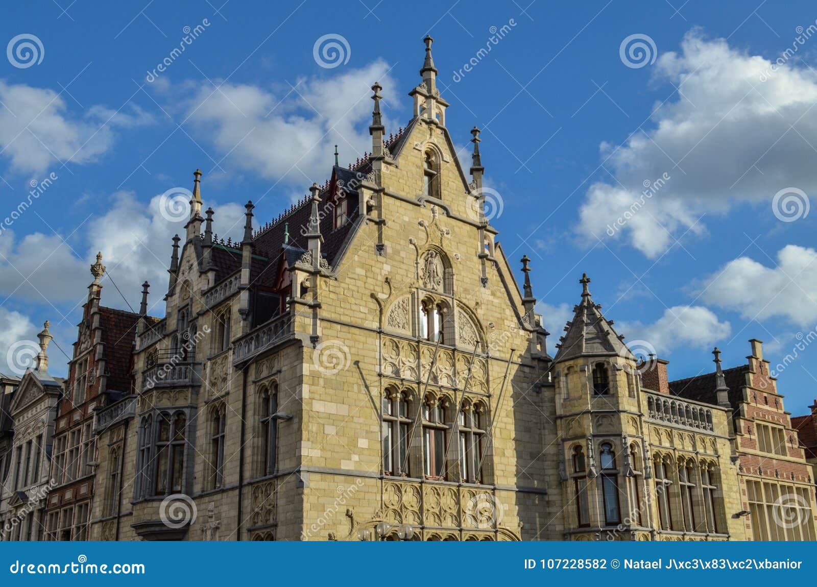 Centre de Gand en Belgique photo stock. Image du église - 107228582