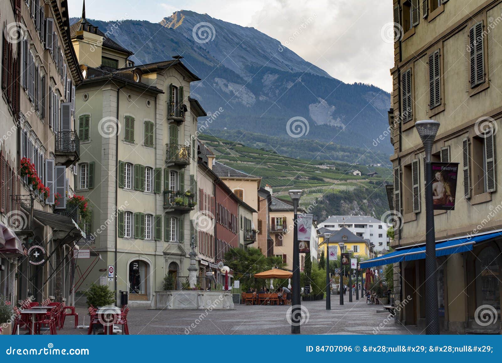 Centre de la ville de Sion photo éditorial. Image du switzerland - 84707096
