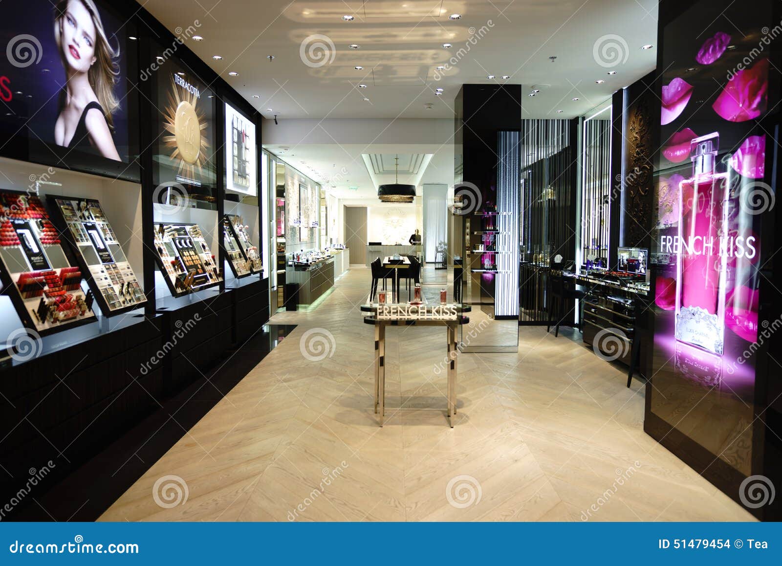 Centro Comercial Moderno Del Perfume Imagen de archivo editorial ...