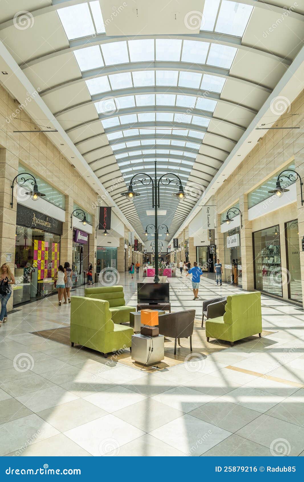 Centro commerciale fotografia editoriale. Immagine di stupore - 25879216