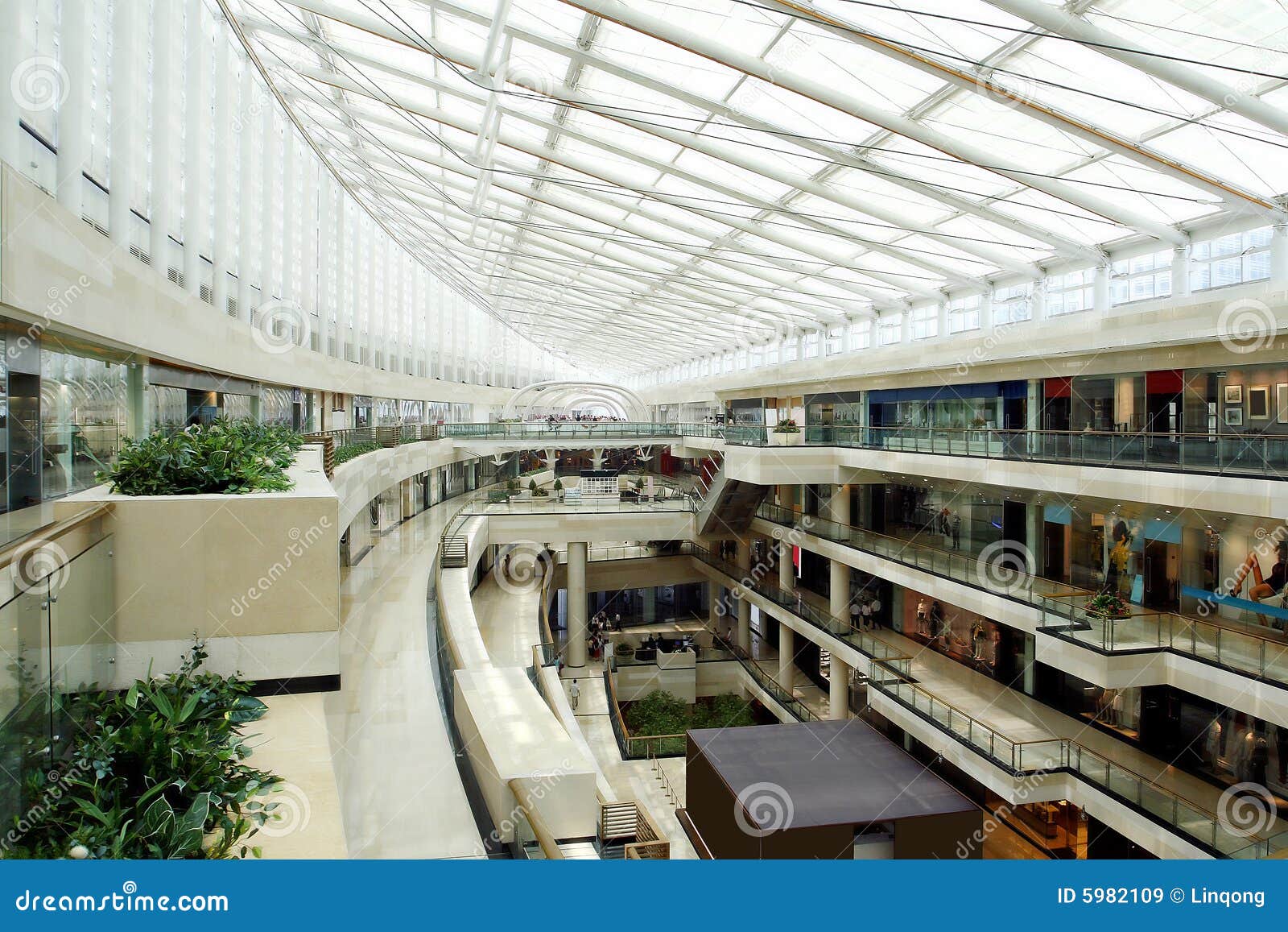 Centro commerciale. immagine stock. Immagine di vicolo - 5982109