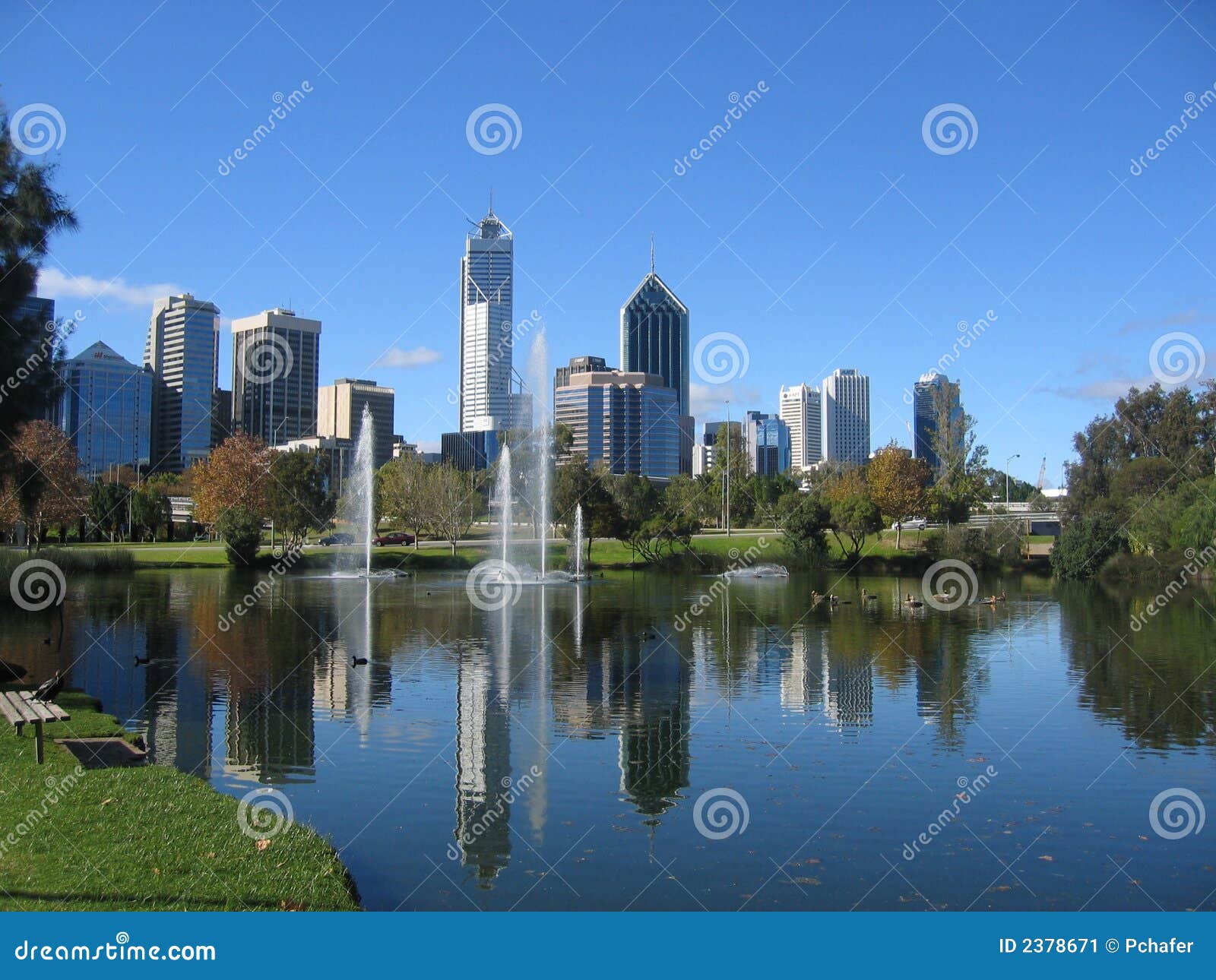 Centro de cidade de Perth imagem de stock. Imagem de cidade - 2378671