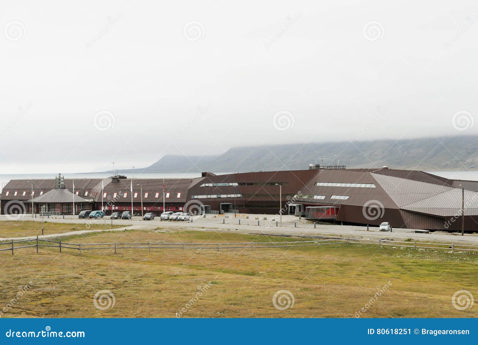 Centro De La Universidad En Svalbard Foto editorial - Imagen de unido ...