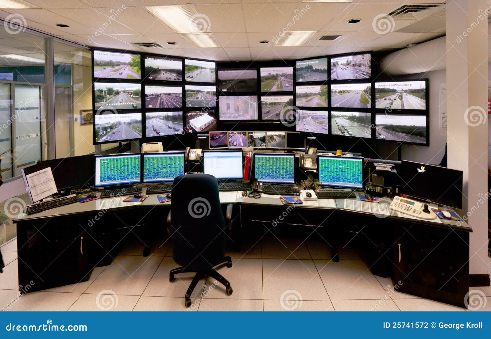 Centro De Mando Del Control De Tráfico Fotografía editorial - Imagen de ...