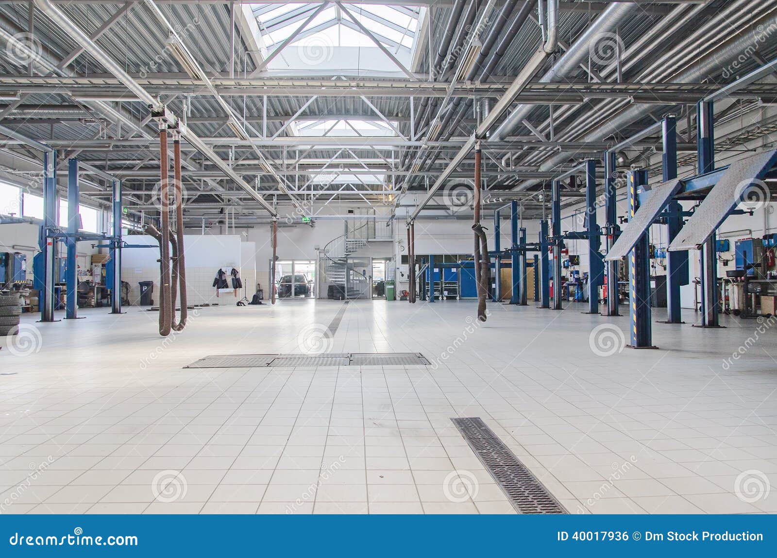 Centro De Servicio Del Coche. Foto de archivo - Imagen de motor, examen ...