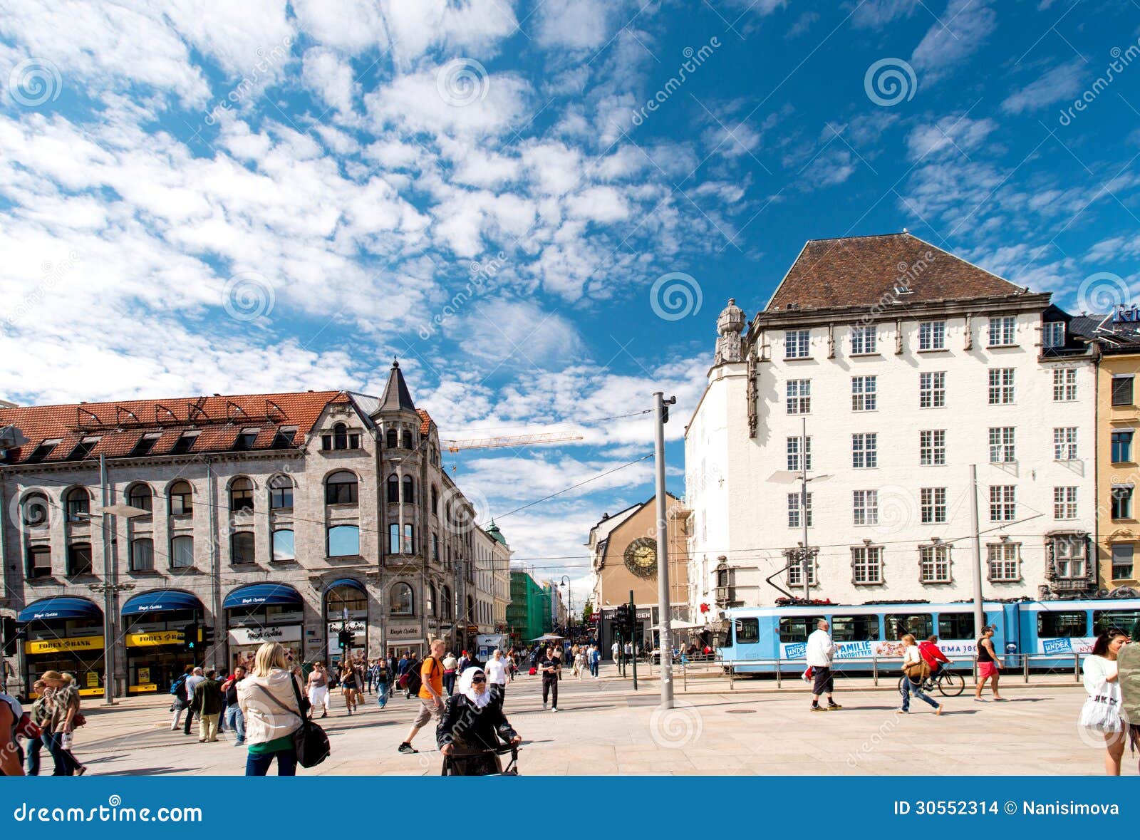 Centro di Oslo immagine stock editoriale. Immagine di stazione - 30552314